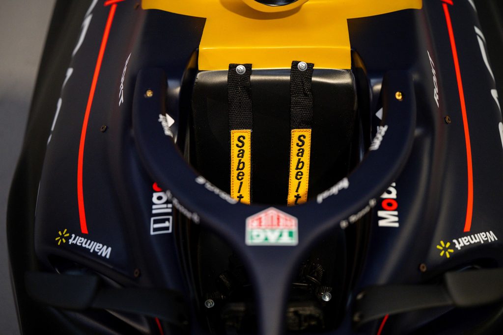 Red Bull Racing RB18 Display Model Verstappen (half-scale) - F40 Parts